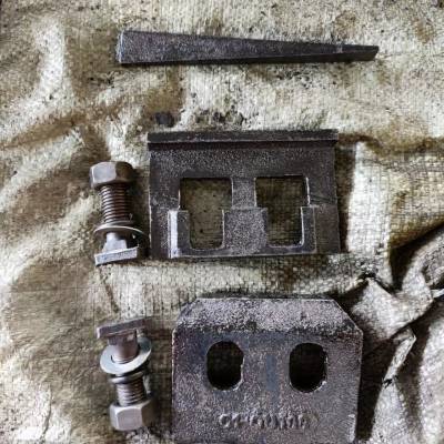 【行车轨道WJKC1焊接型轨道压轨器QU120可调轨道压板总成】价格_厂家-供应商网